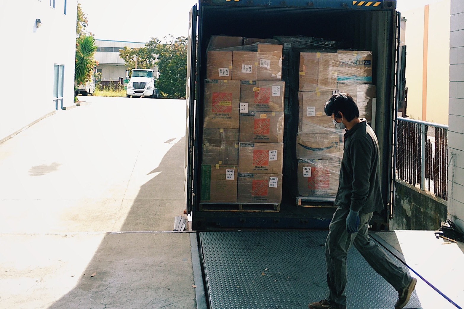 บริการย้ายบ้าน & บริการรับส่งพัสดุจาก USA–Thailand | RL Logistix